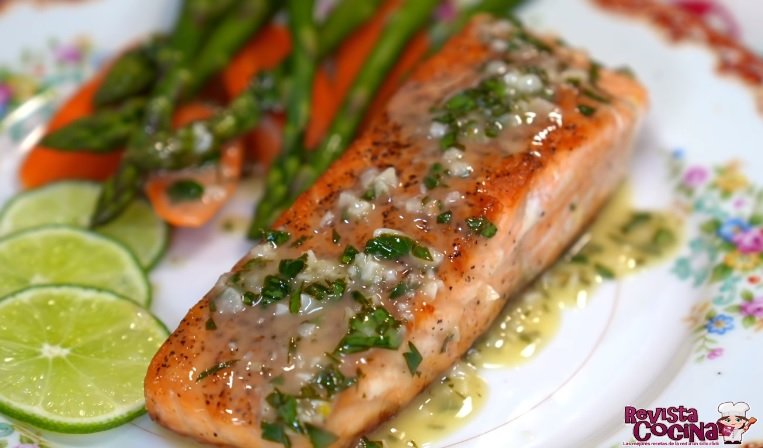 Filetes de salmón a la mantequilla y limón - Revista Cocina